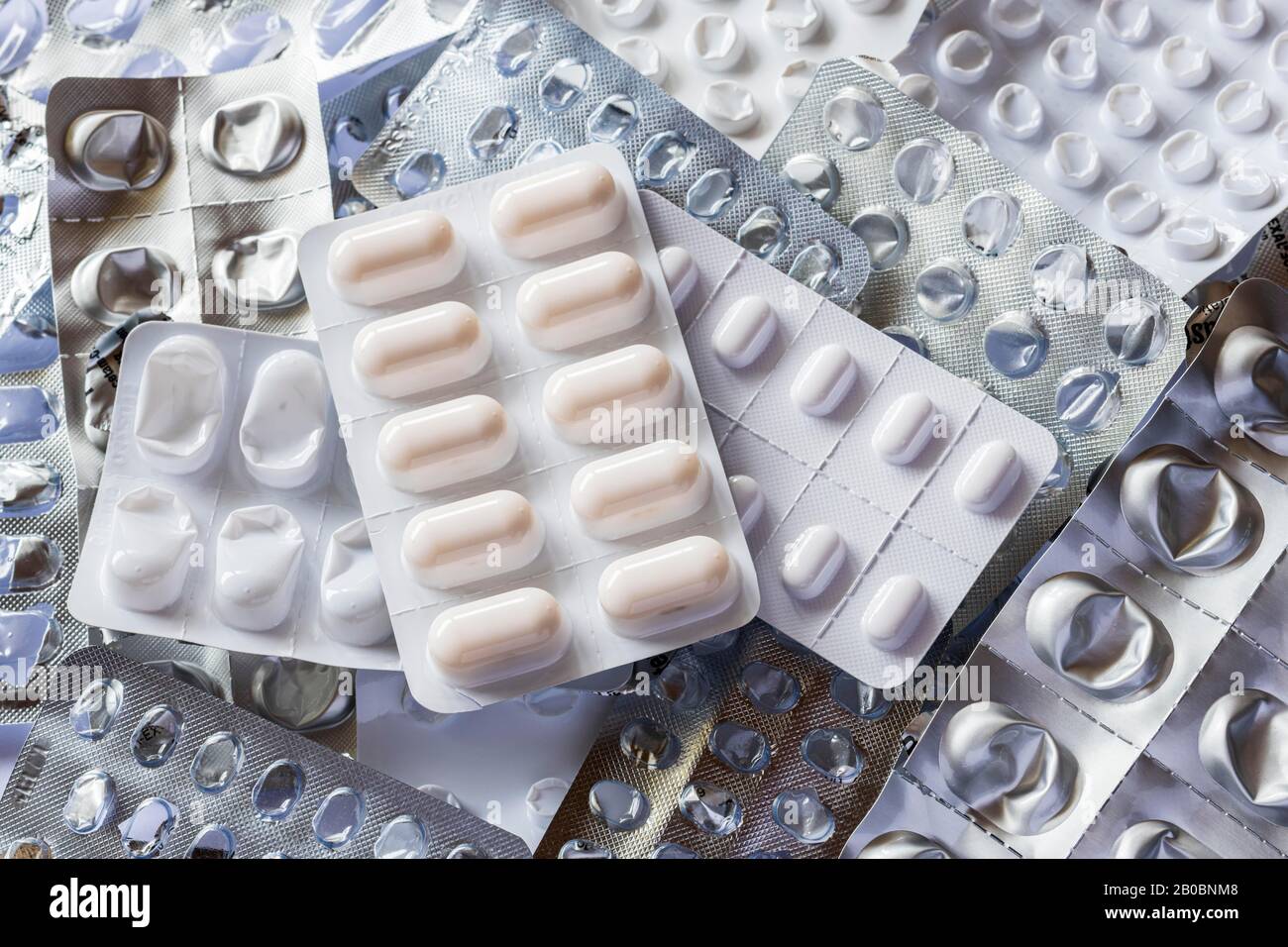 Drug packaging in healthcare hi-res stock photography and images - Alamy