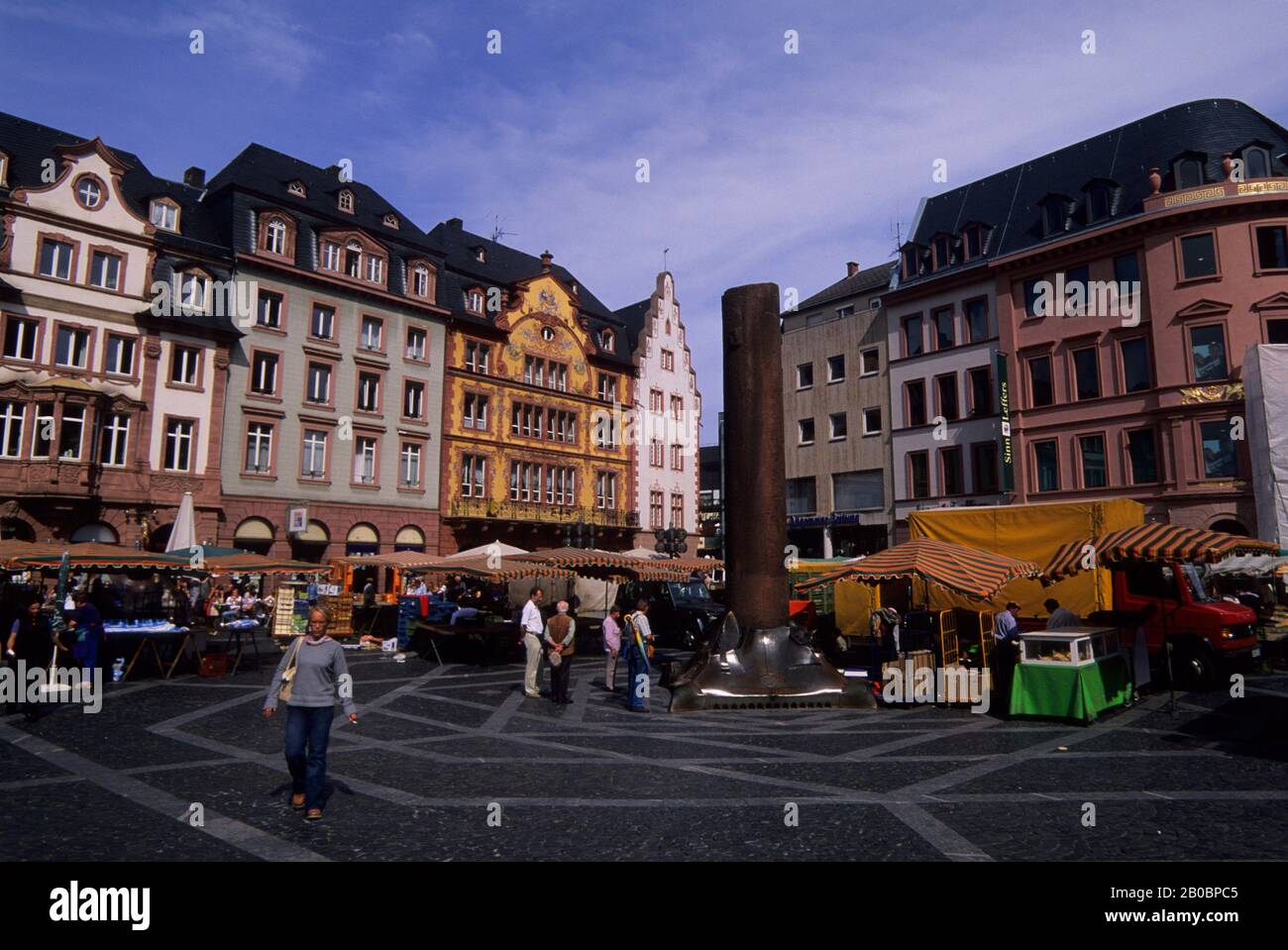 Mainz germany market square hi-res stock photography and images - Alamy