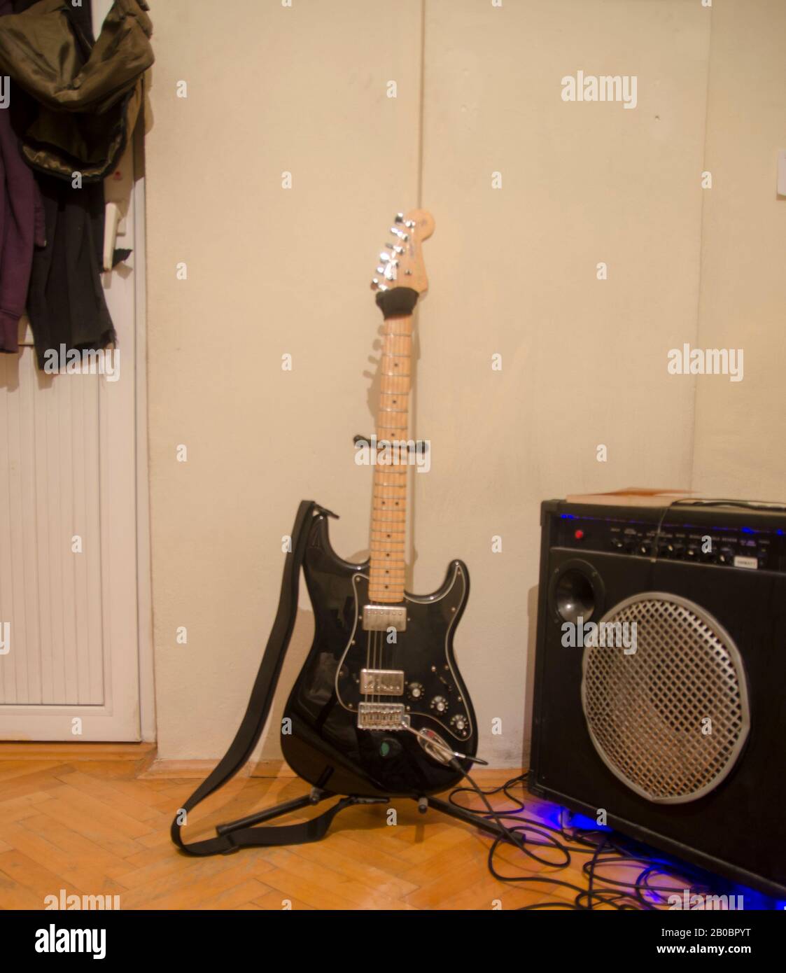 Dirty Electric Guitar Stock Photo - Alamy