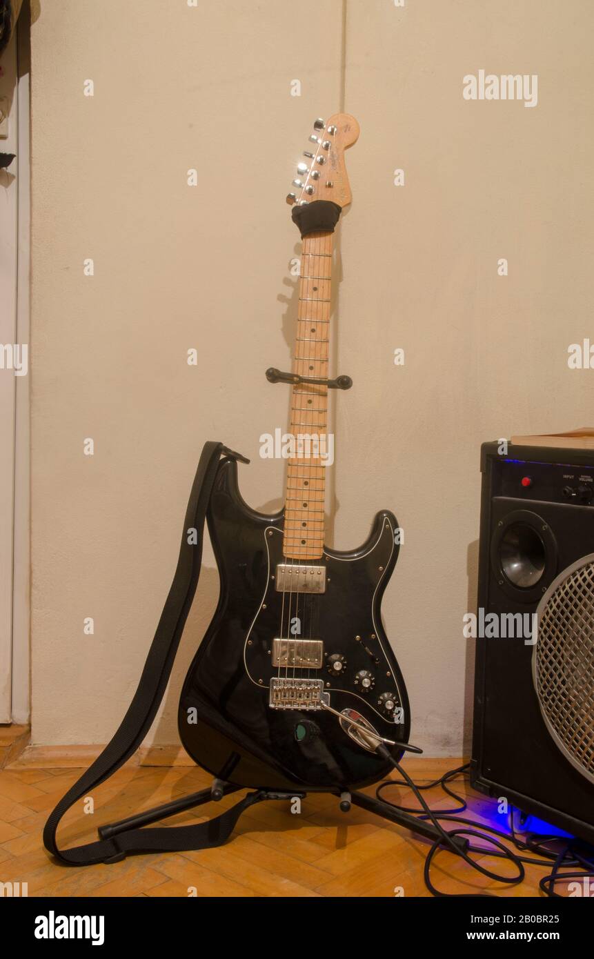 Dirty Electric Guitar Stock Photo - Alamy