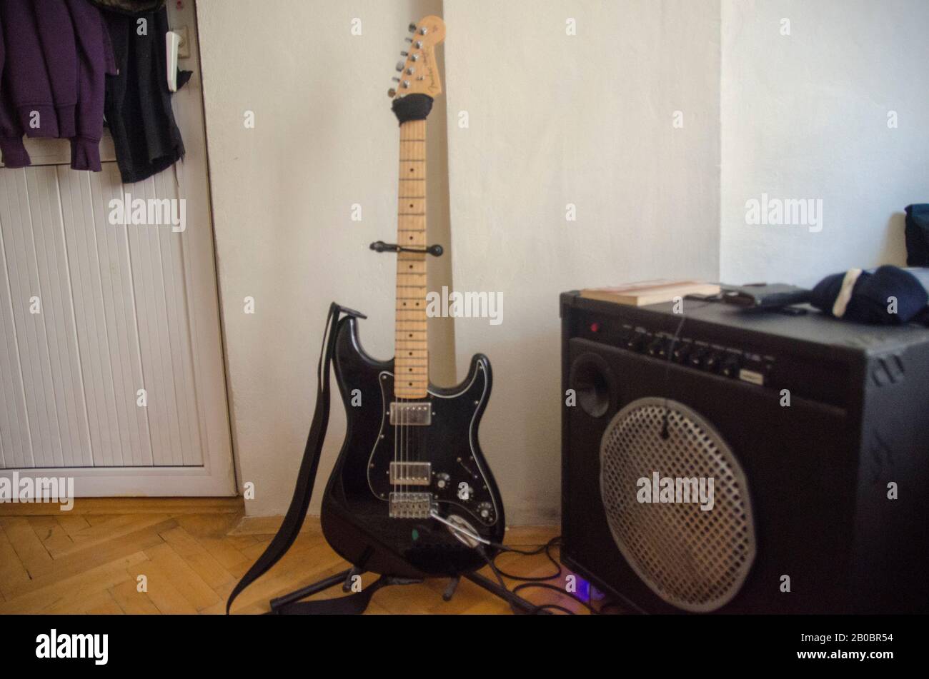 Dirty Electric Guitar Stock Photo - Alamy