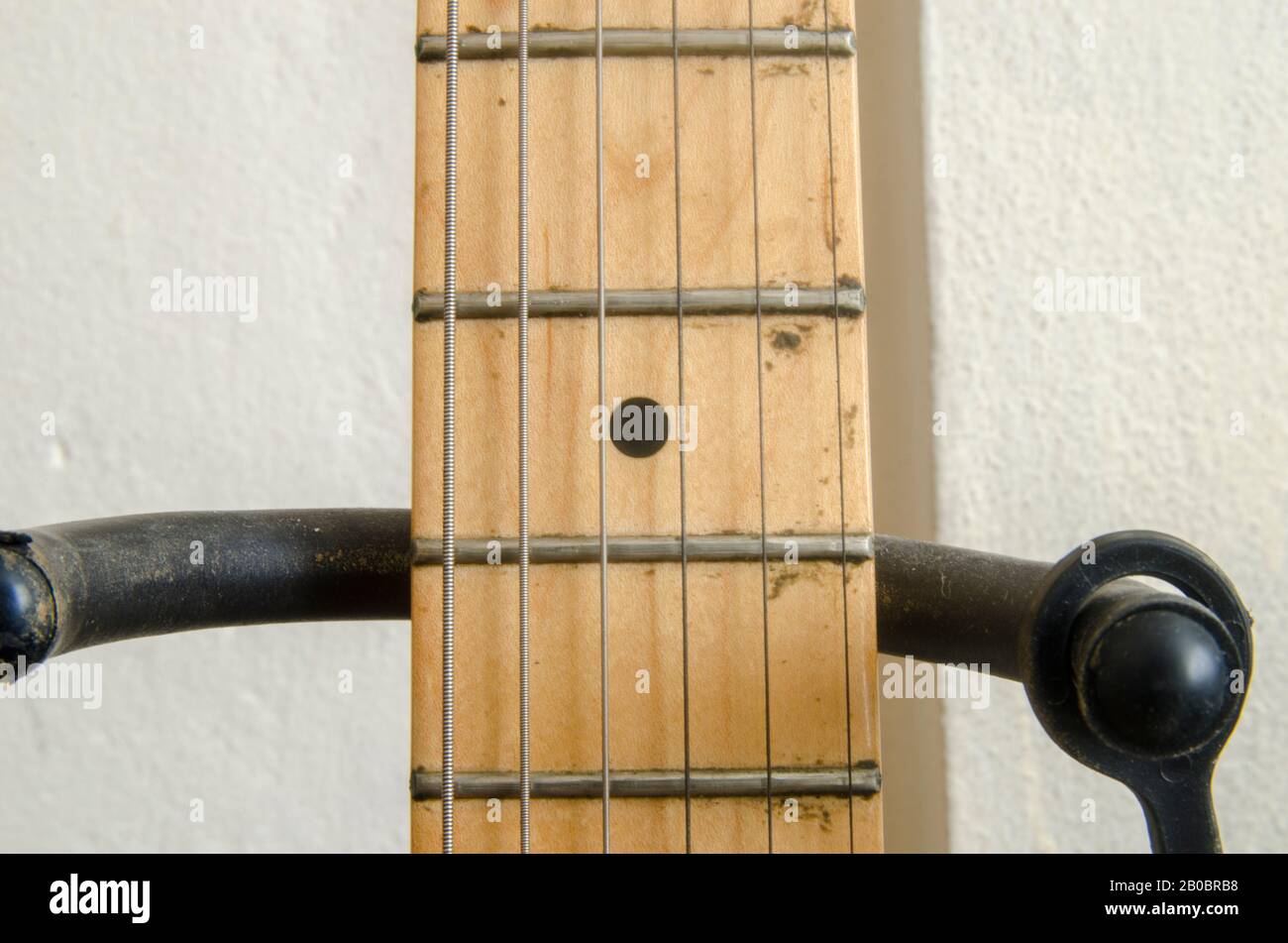 Dirty Electric Guitar Stock Photo - Alamy