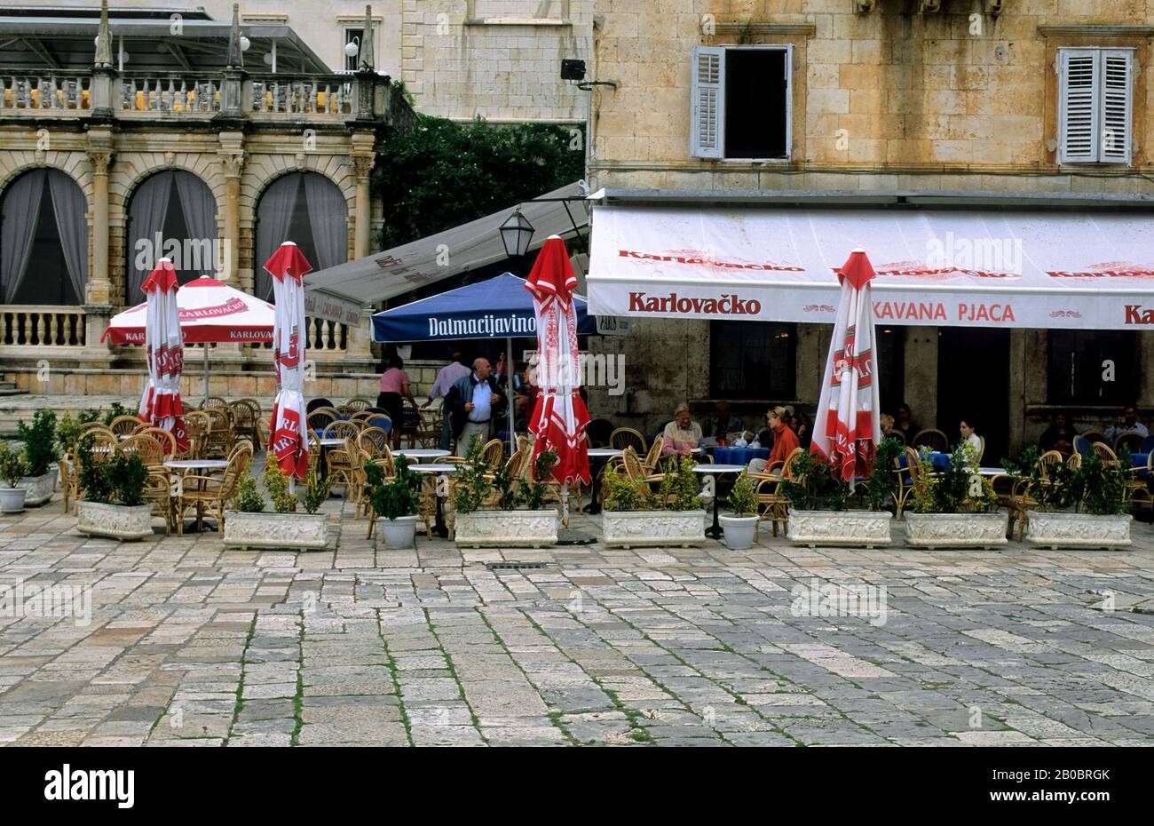 CROATIA, HVAR ISLAND, HVAR, STREET SCENE WITH SIDEWALK CAFE Stock Photo ...
