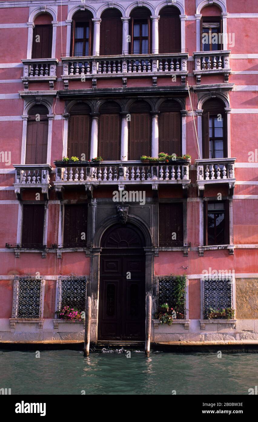 Old grand palace hi-res stock photography and images - Alamy