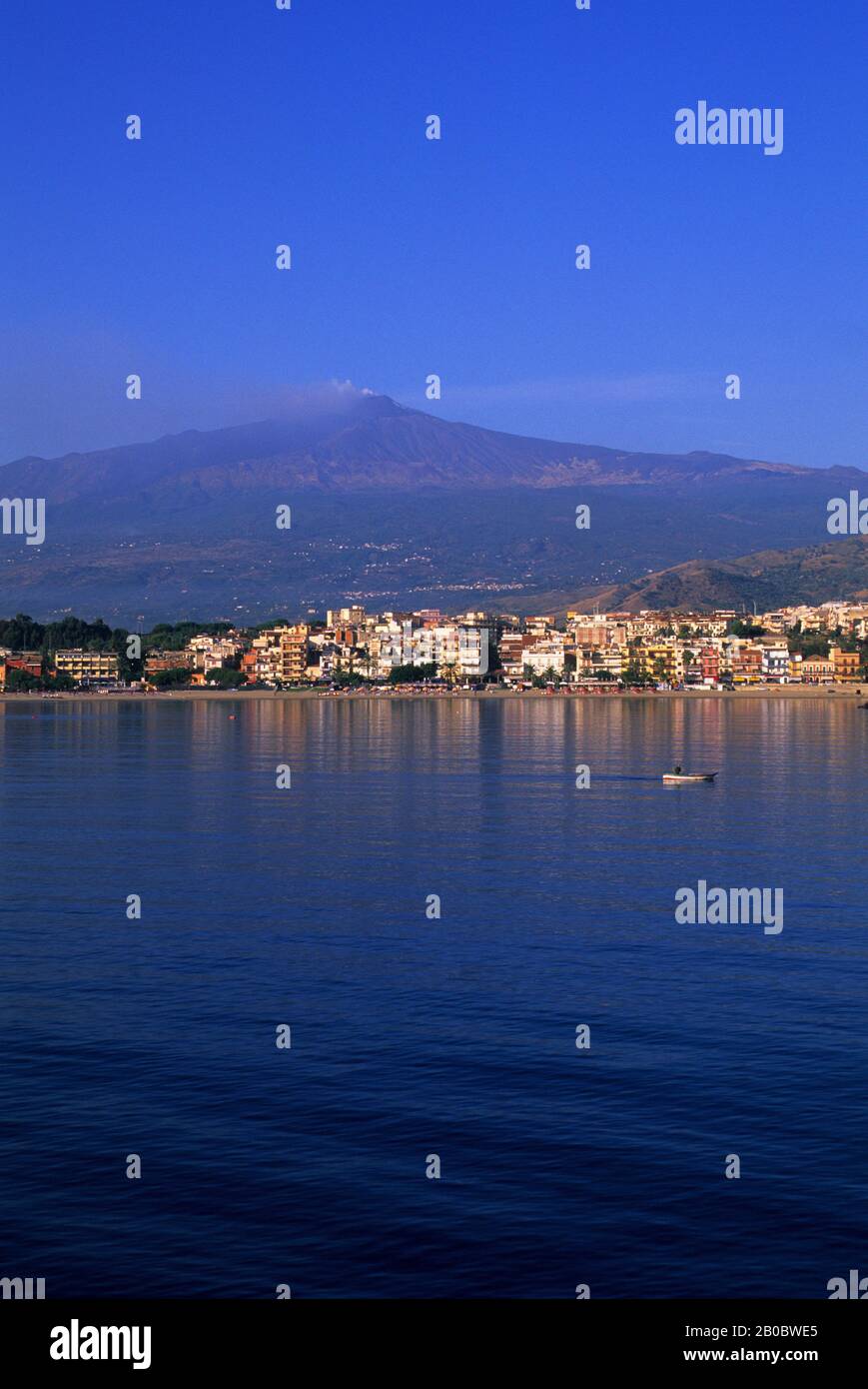 ITALY, SICILY, TAORMINA, VIEW OF CITY WITH ETNA VOLCANO Stock Photo - Alamy
