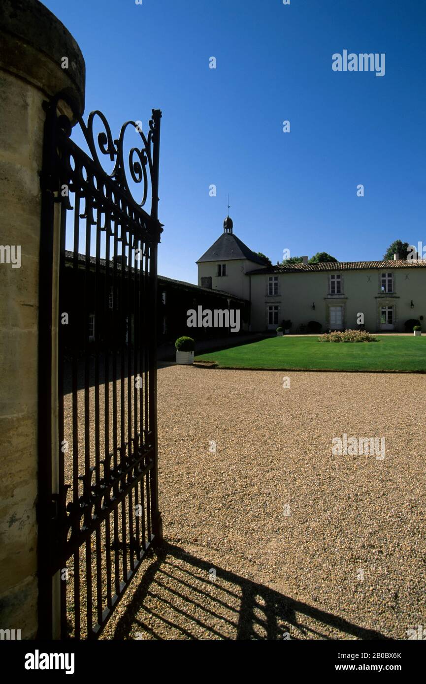 French chateau gates hi-res stock photography and images - Alamy