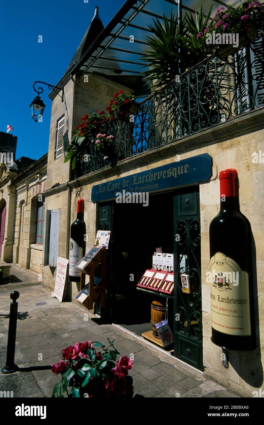 Bordeaux stores hi-res stock photography and images - Alamy