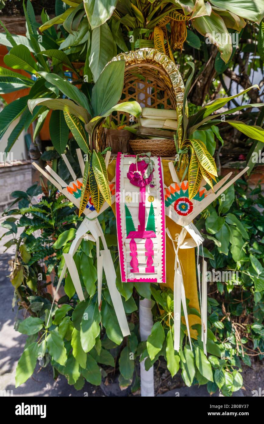 Balinese palm leaf art hi-res stock photography and images - Alamy