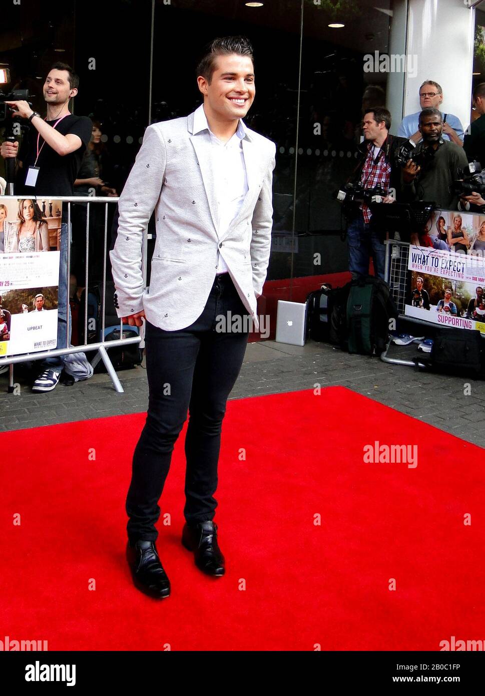 London movie premiere What expect when you are expecting with its cast ...