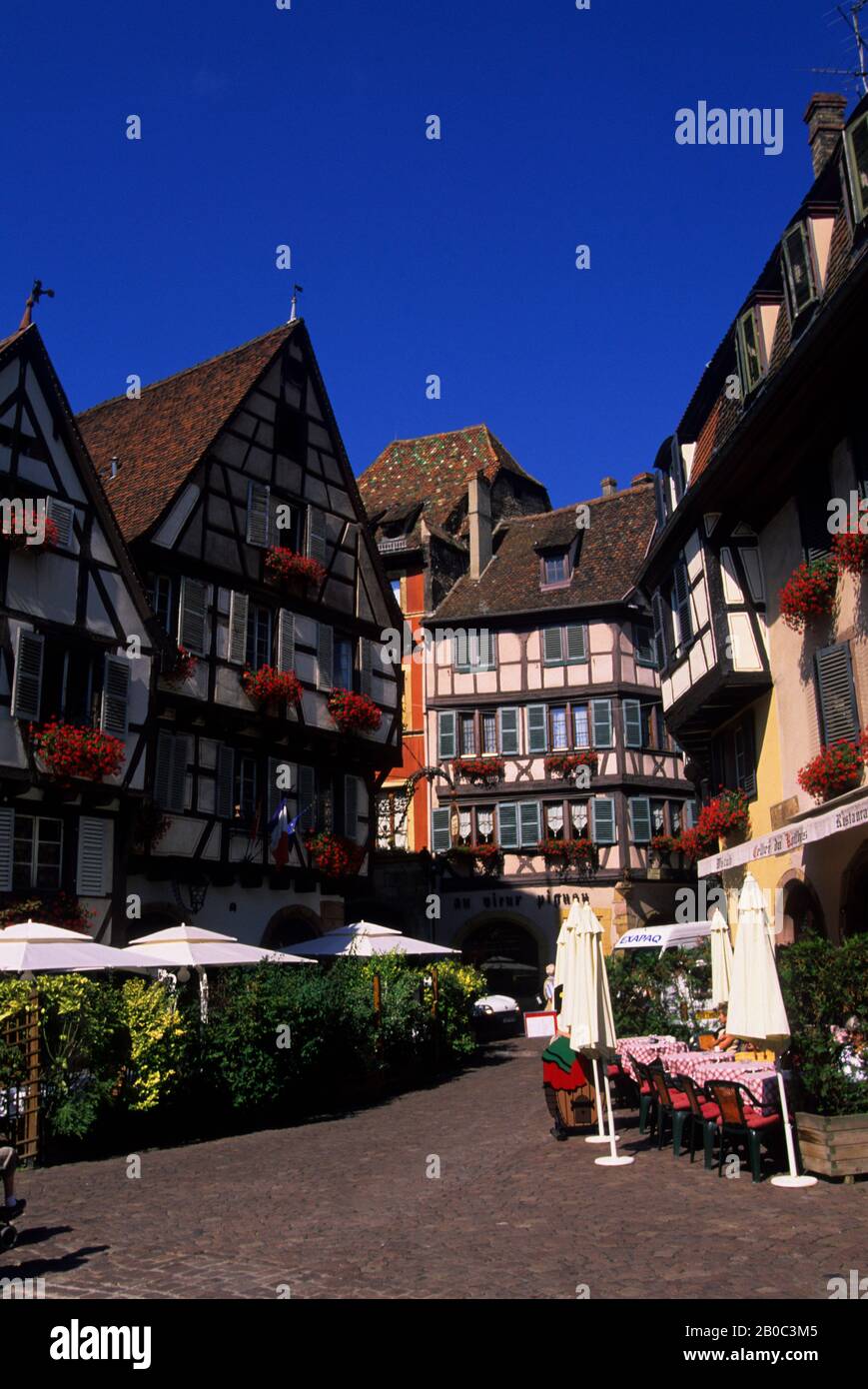 FRANCE, COLMAR, STREET SCENE, HALFTIMBERED HOUSES Stock Photo - Alamy