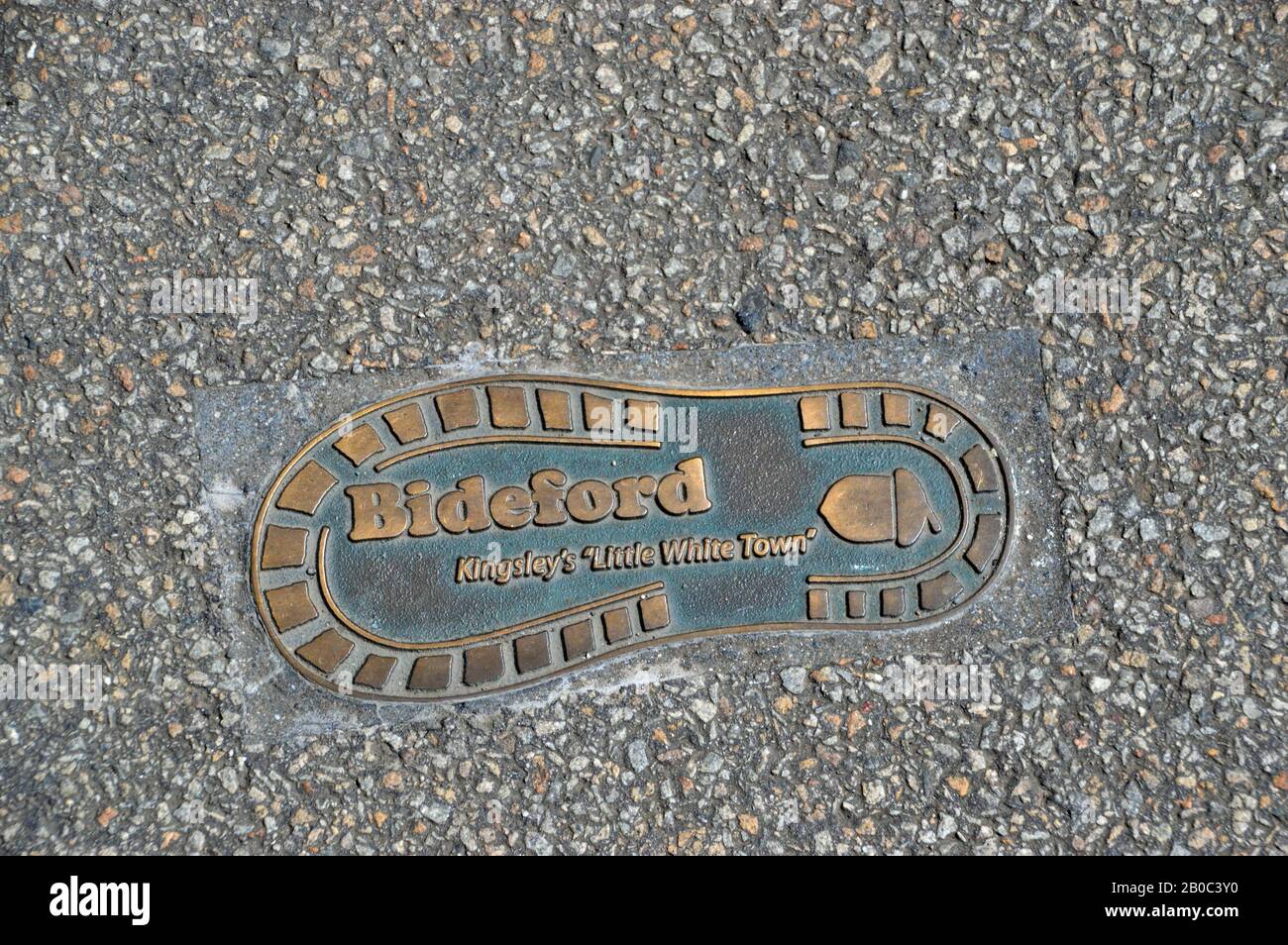 Walking footprints hi-res stock photography and images - Alamy