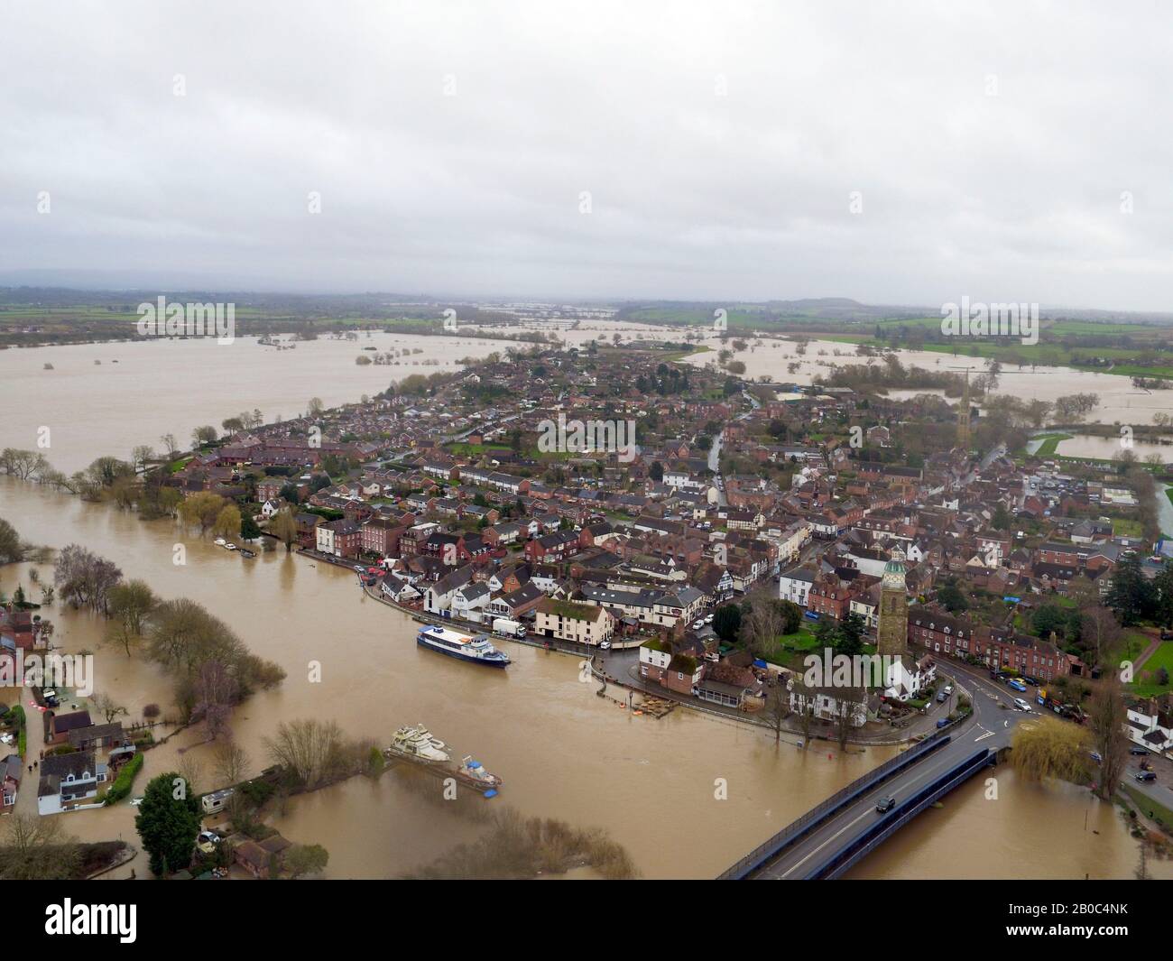 Flood water continues to surround Upton-upon-Severn, Worcestershire, in ...
