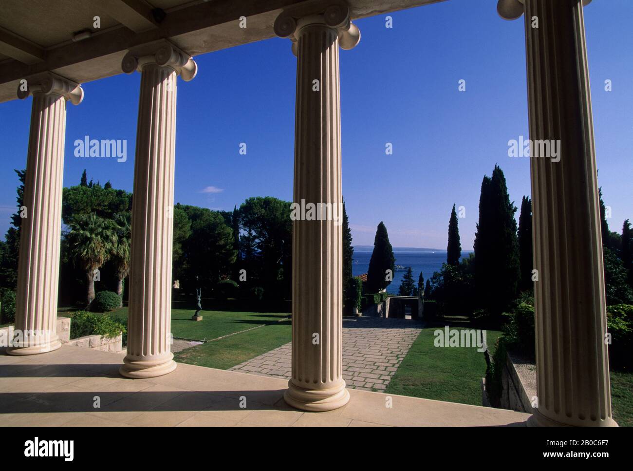CROATIA, SPLIT, MESTIROVIC GALLERY, COLUMNS Stock Photo - Alamy