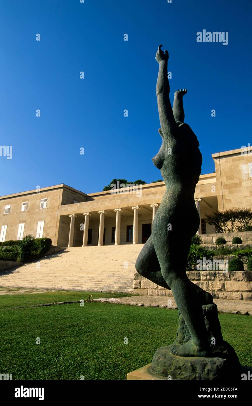 CROATIA, SPLIT, MESTIROVIC GALLERY, SCULPTURE GARDEN Stock Photo - Alamy