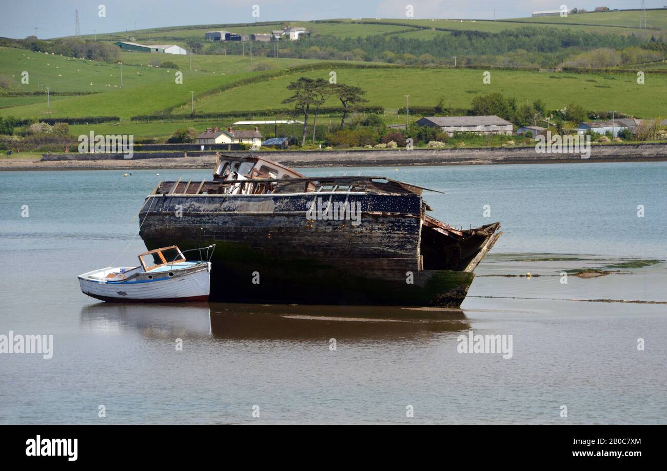 Rotten wooden hull hi-res stock photography and images - Alamy