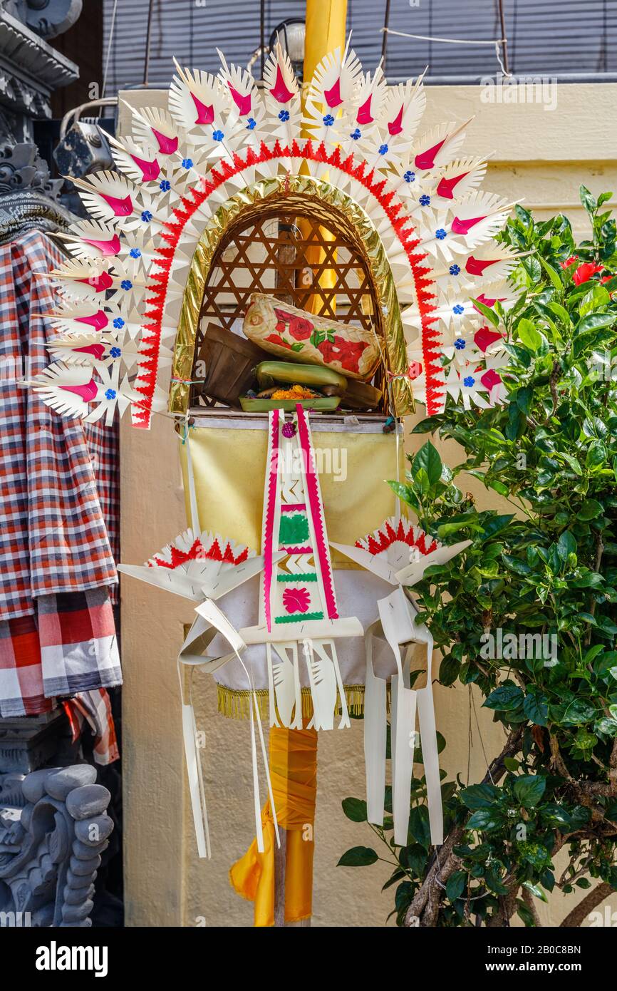 Balinese palm leaf art hi-res stock photography and images - Alamy