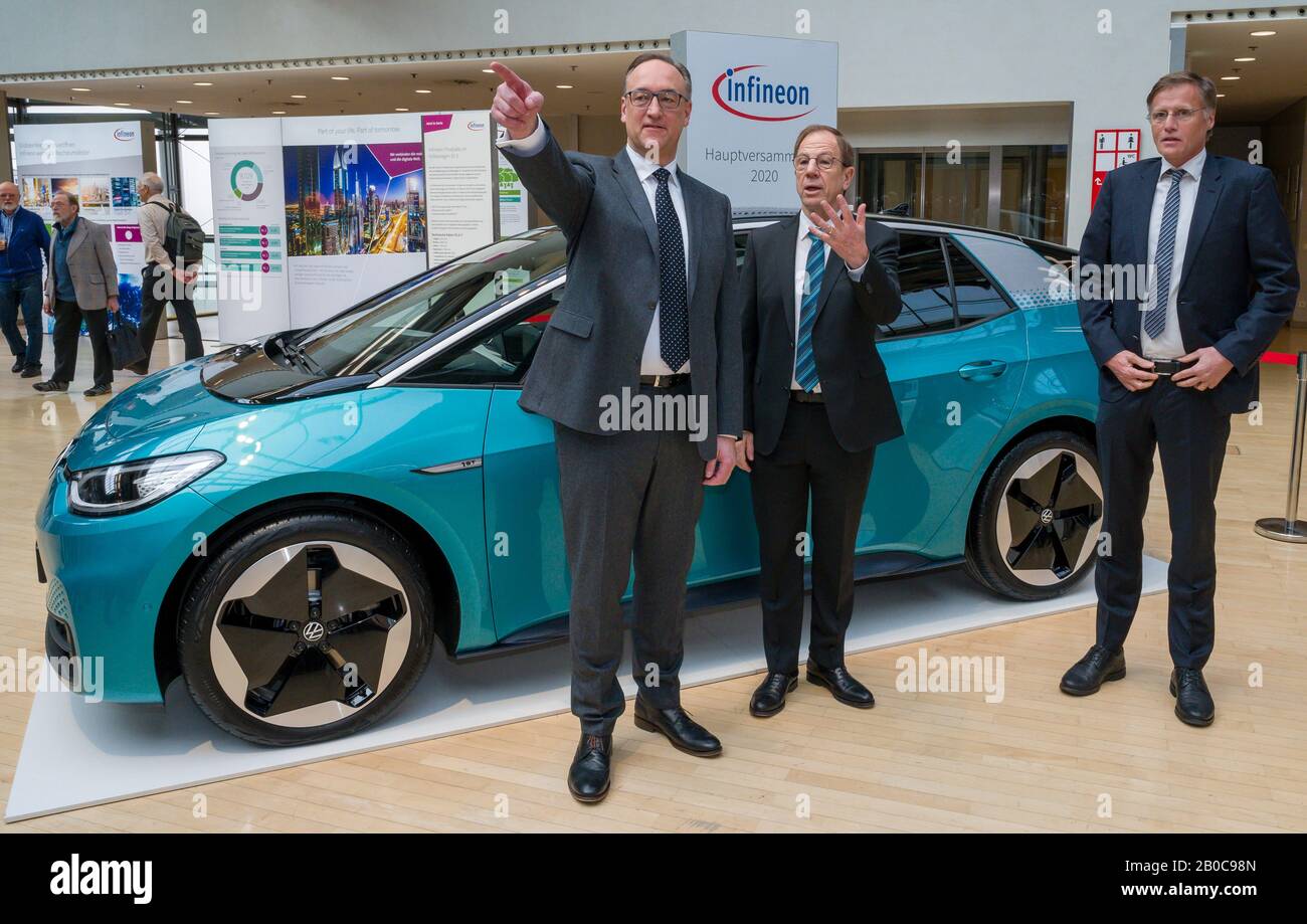 Munich, Germany. 20th Feb, 2020. Helmut Gassel (l-r), Member of the ...