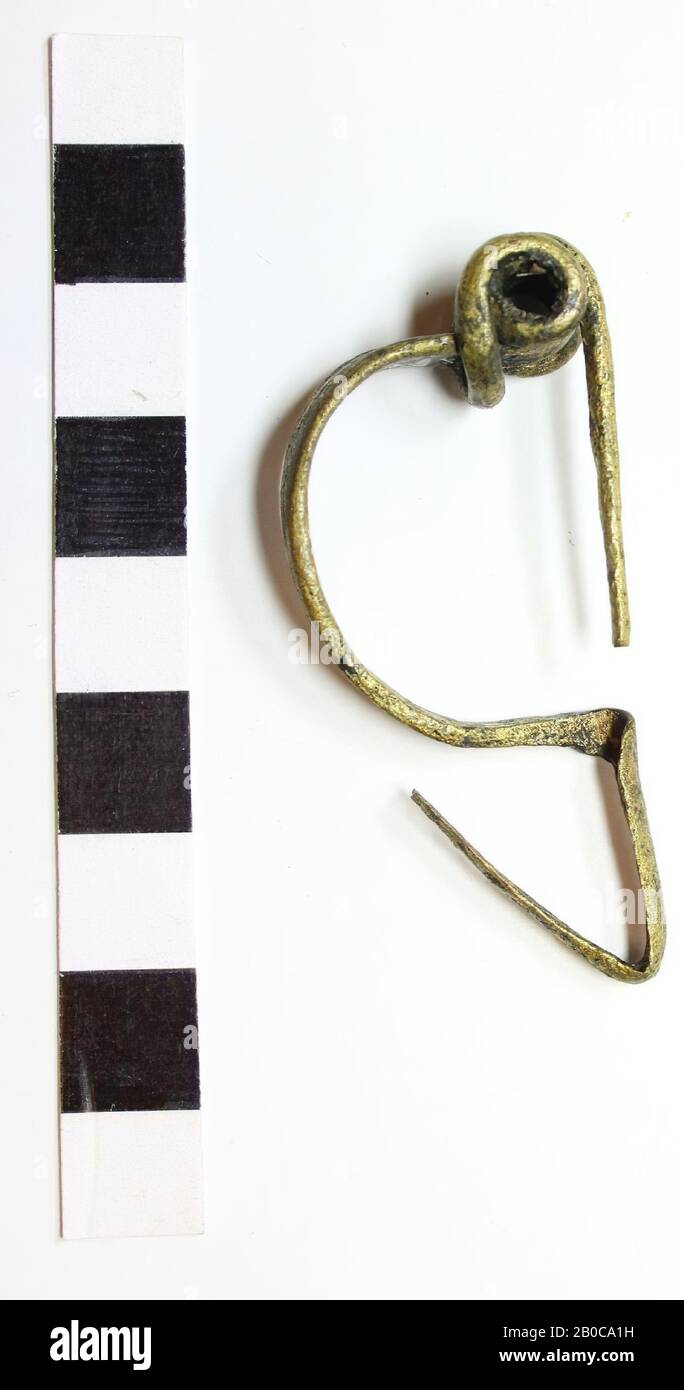 fibula, metal, bronze, 5.0 x 0.6 x 2.3 cm, France, unknown, unknown ...