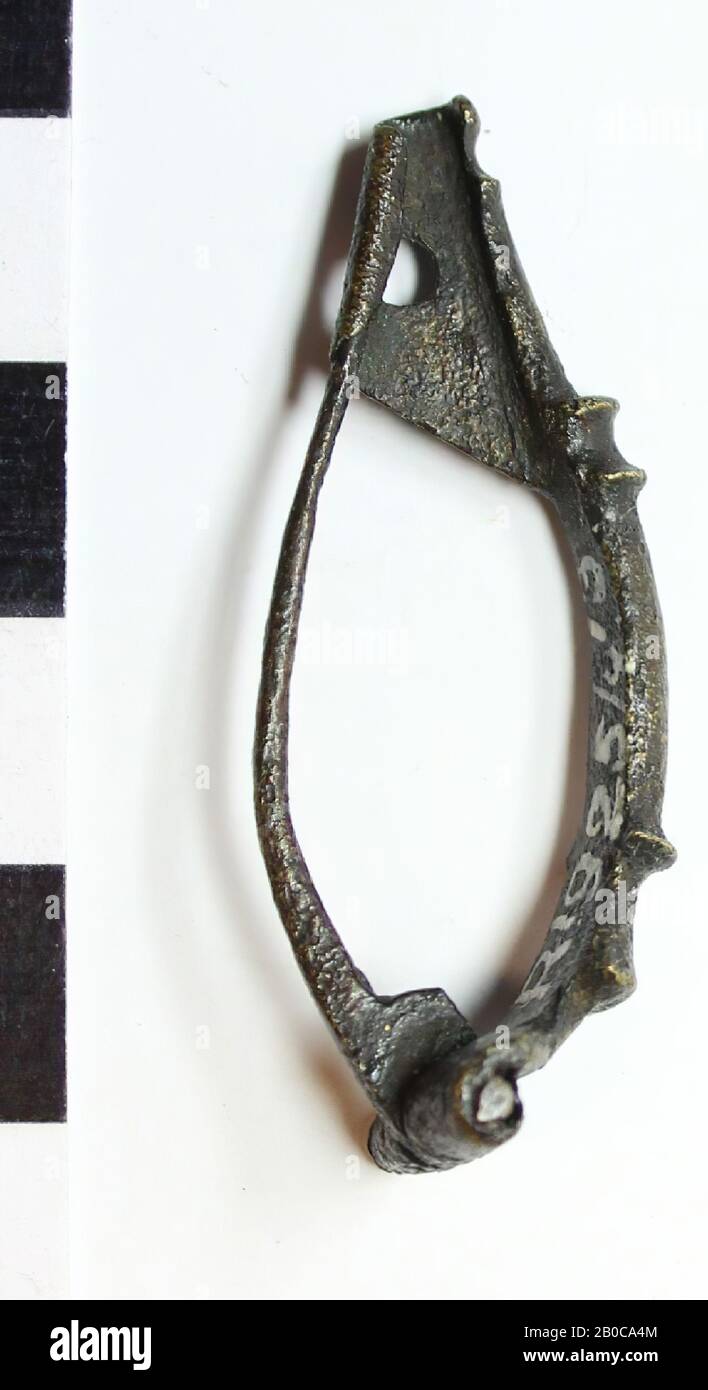 fibula, metal, bronze, 4,0 x 1,2 x 1,5 cm, France, unknown, unknown ...