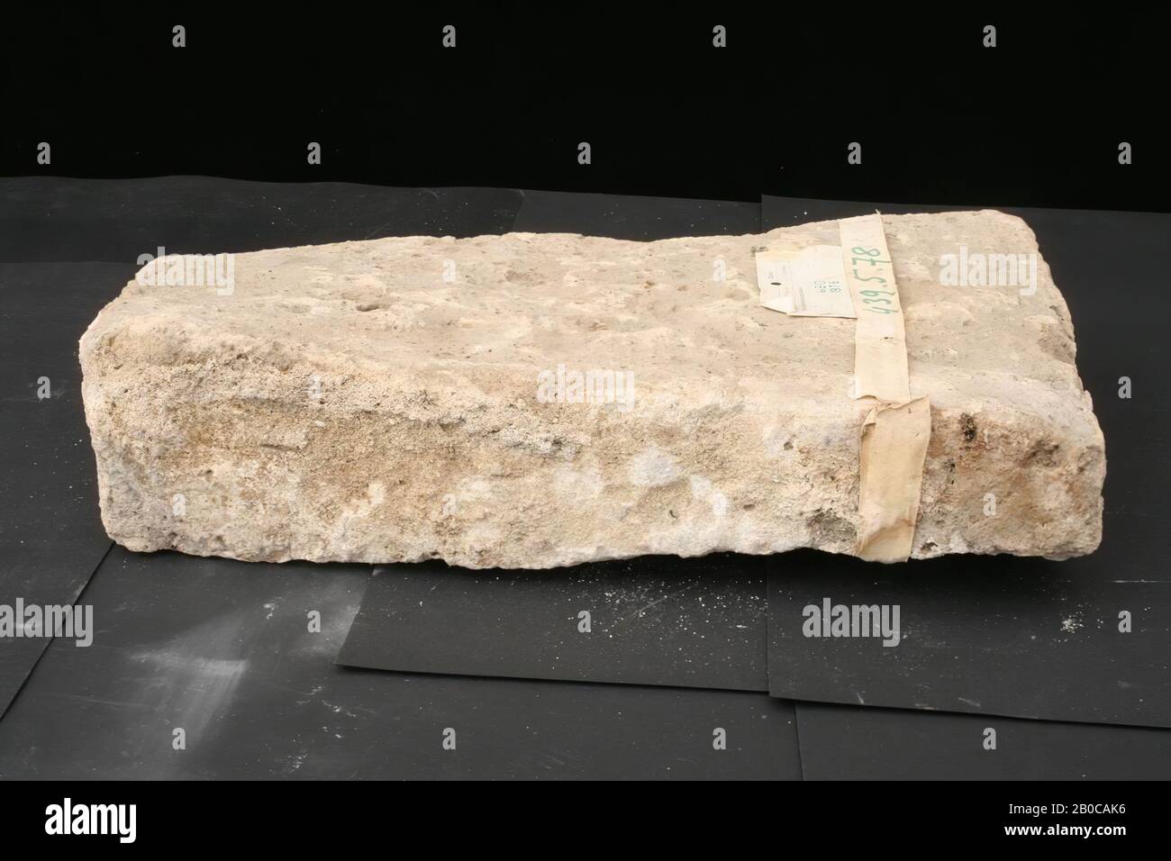 45 x 26 x 8 cm hi-res stock photography and images - Alamy