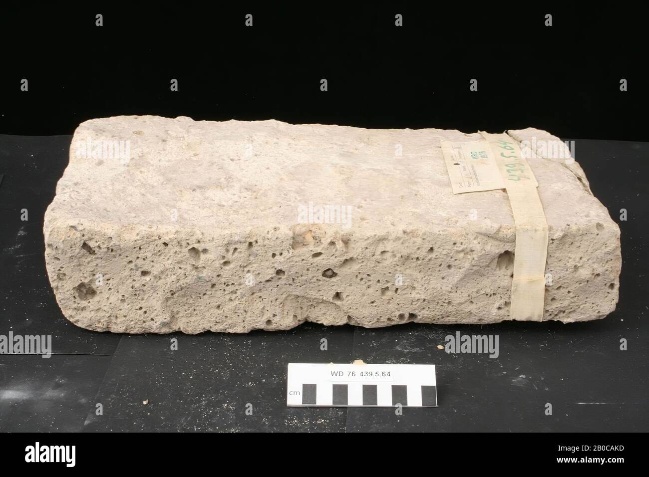 42 x 22 x 10 cm hi-res stock photography and images - Alamy