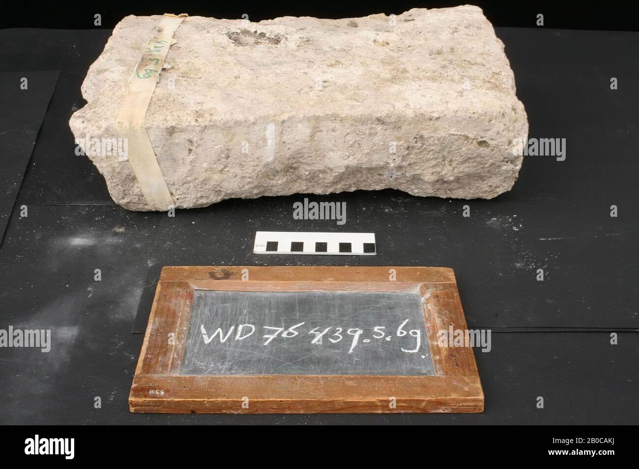 39 x 24 x 10 cm hi-res stock photography and images - Alamy