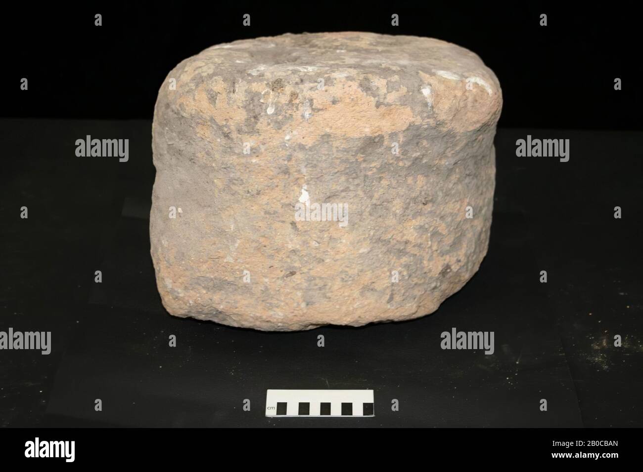 34 x 30 x 30 cm hi-res stock photography and images - Alamy