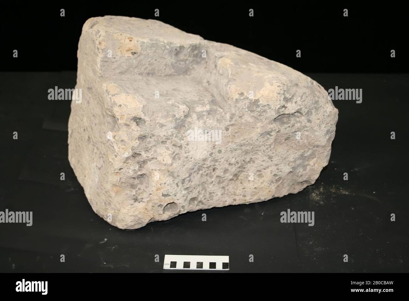 41 x 32 x 25 cm hi-res stock photography and images - Alamy