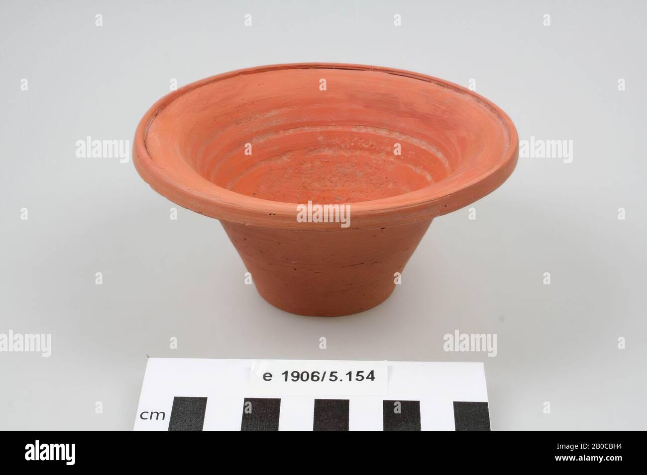 Bowl of earthenware., bowl, earthenware, h: 6.1 cm, diam: 12.6 cm ...