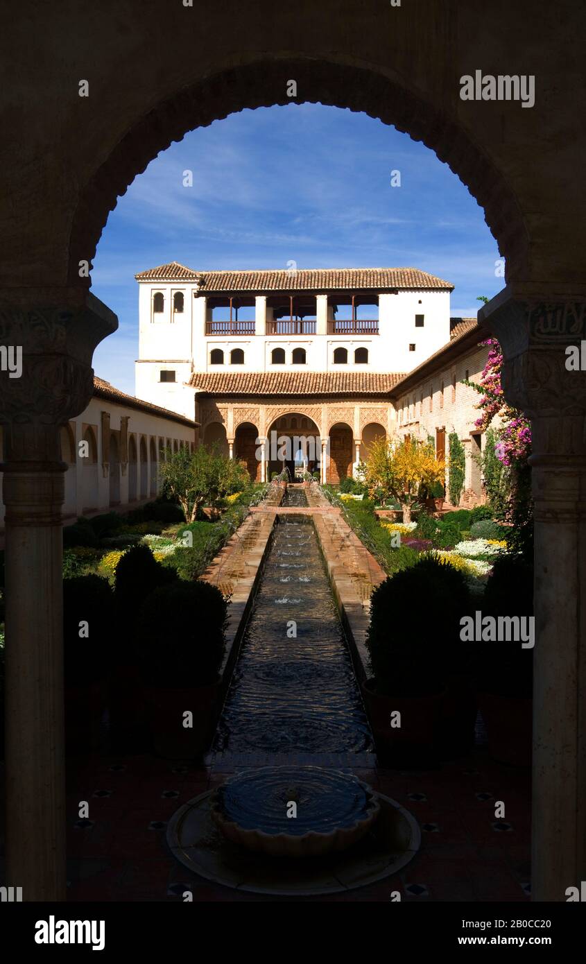 Generalife alhambra gardens hi-res stock photography and images - Alamy