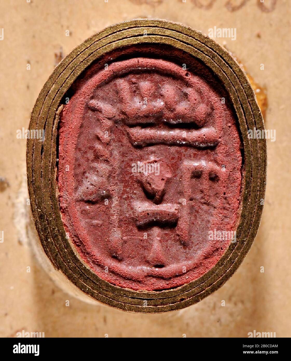scarab, Anchesenamon, The seal has the shape of a stylized scarab. Head ...