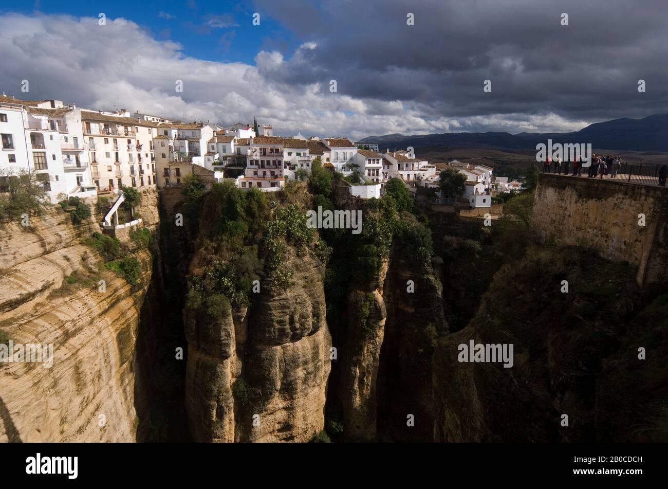 SPAIN, ANDALUCIA, RONDA, CITY BUILT ON CLIFFS, VIEW FROM BRIDGE Stock ...