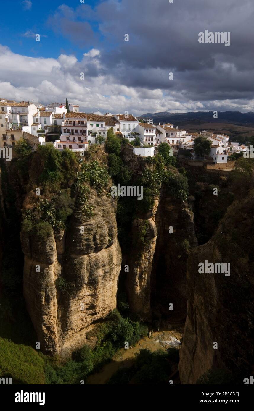 Built on cliffs hi-res stock photography and images - Alamy