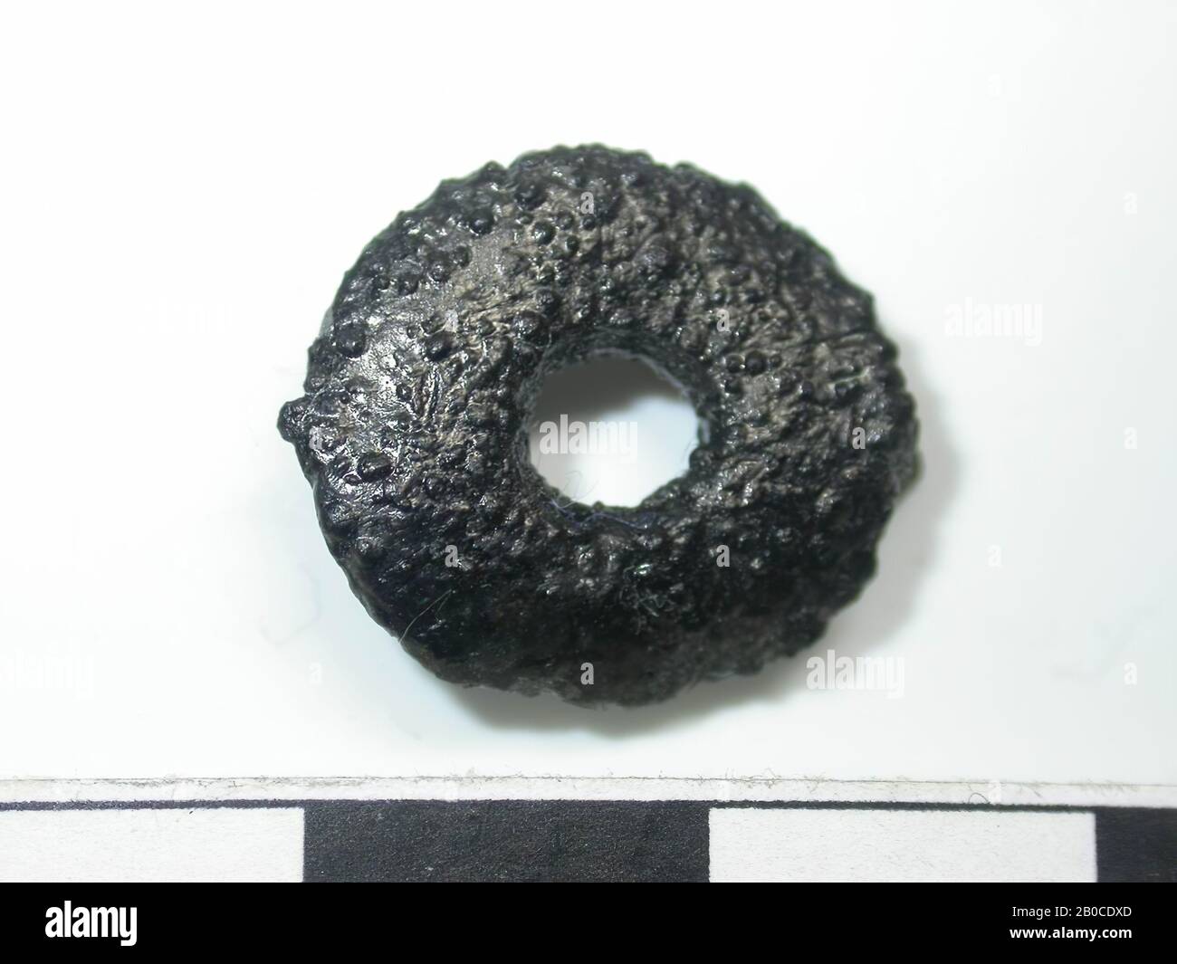 Circle with hole in the middle, black (lead Stock Photo - Alamy