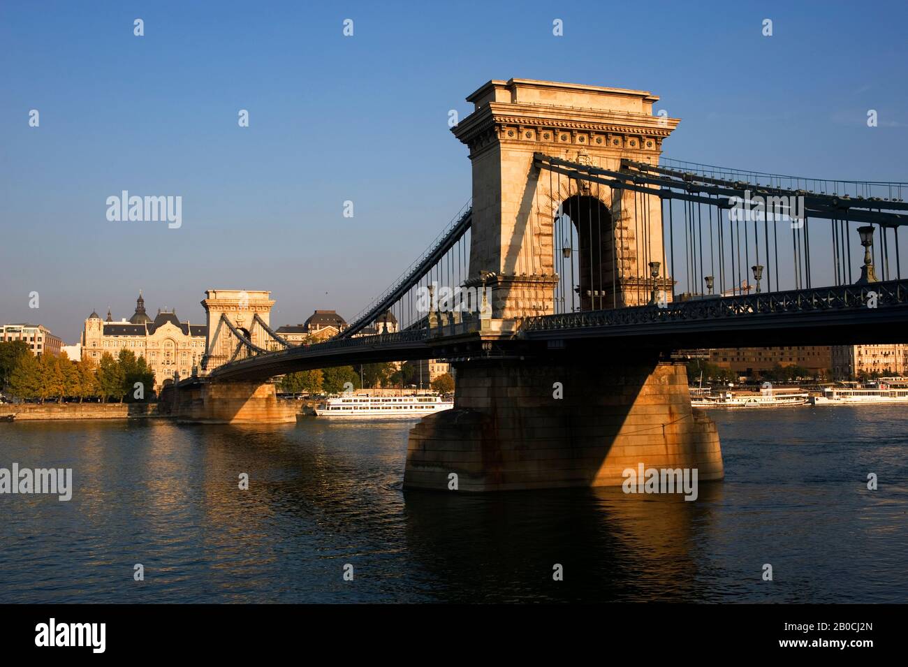 HUNGARY, BUDAPEST, DANUBE RIVER, CHAIN BRIDGE Stock Photo - Alamy