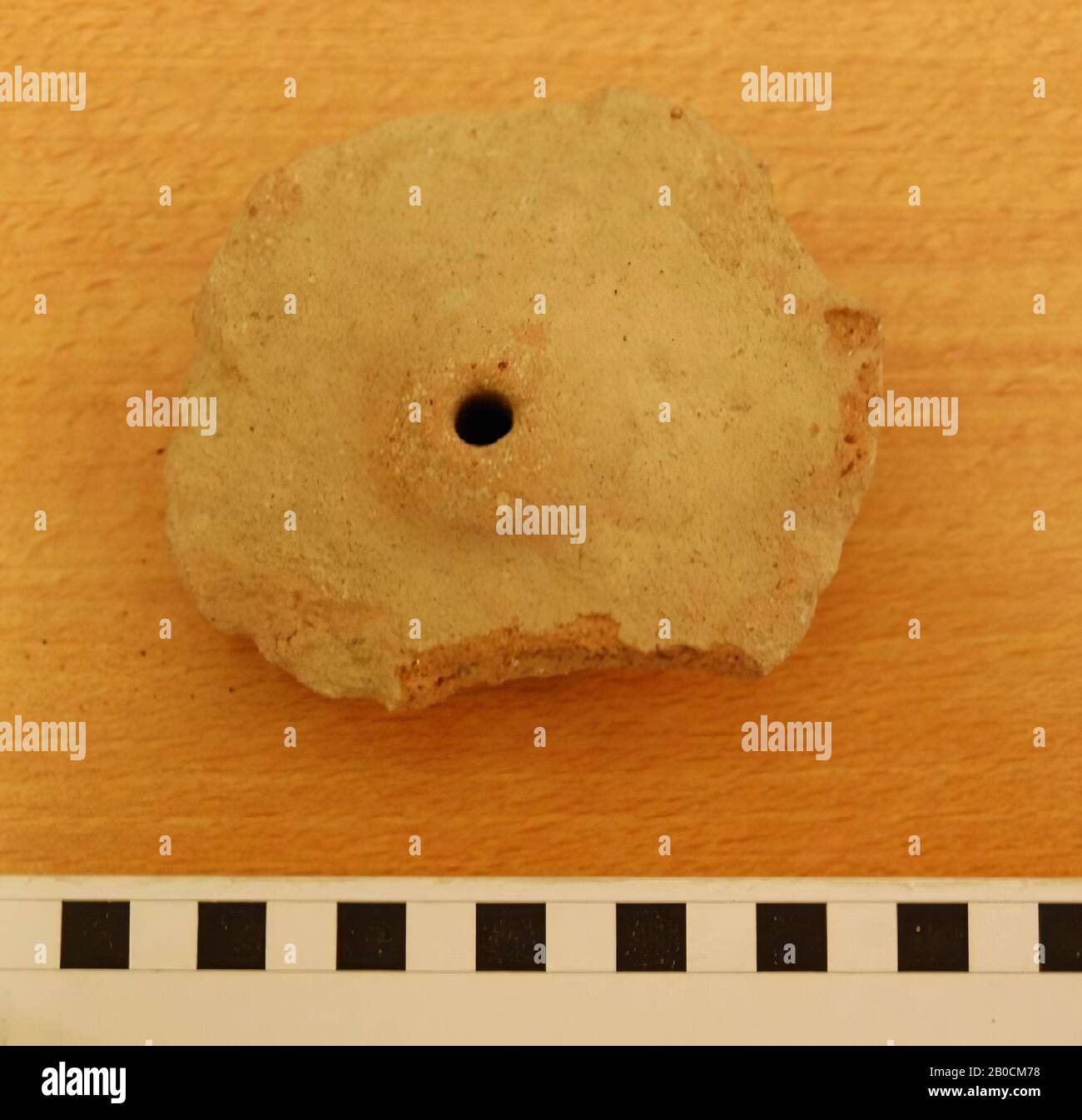 Round earthenware disk hi-res stock photography and images - Alamy