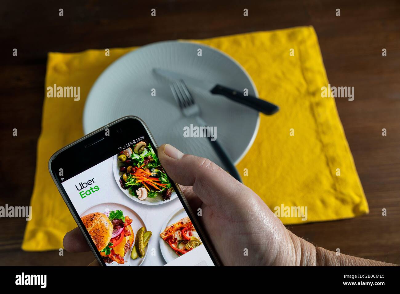 Uber eats mobile hi-res stock photography and images - Alamy