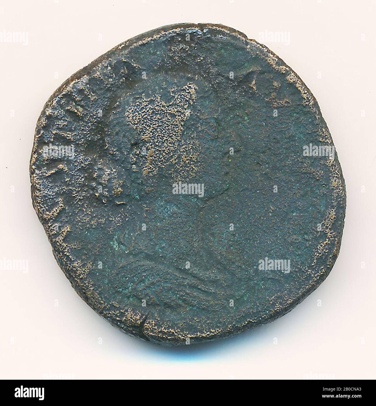 Vz: draped bust n.r., FAUSTINA AUGUSTA, Kz: Diana (?) N.l. between S ...