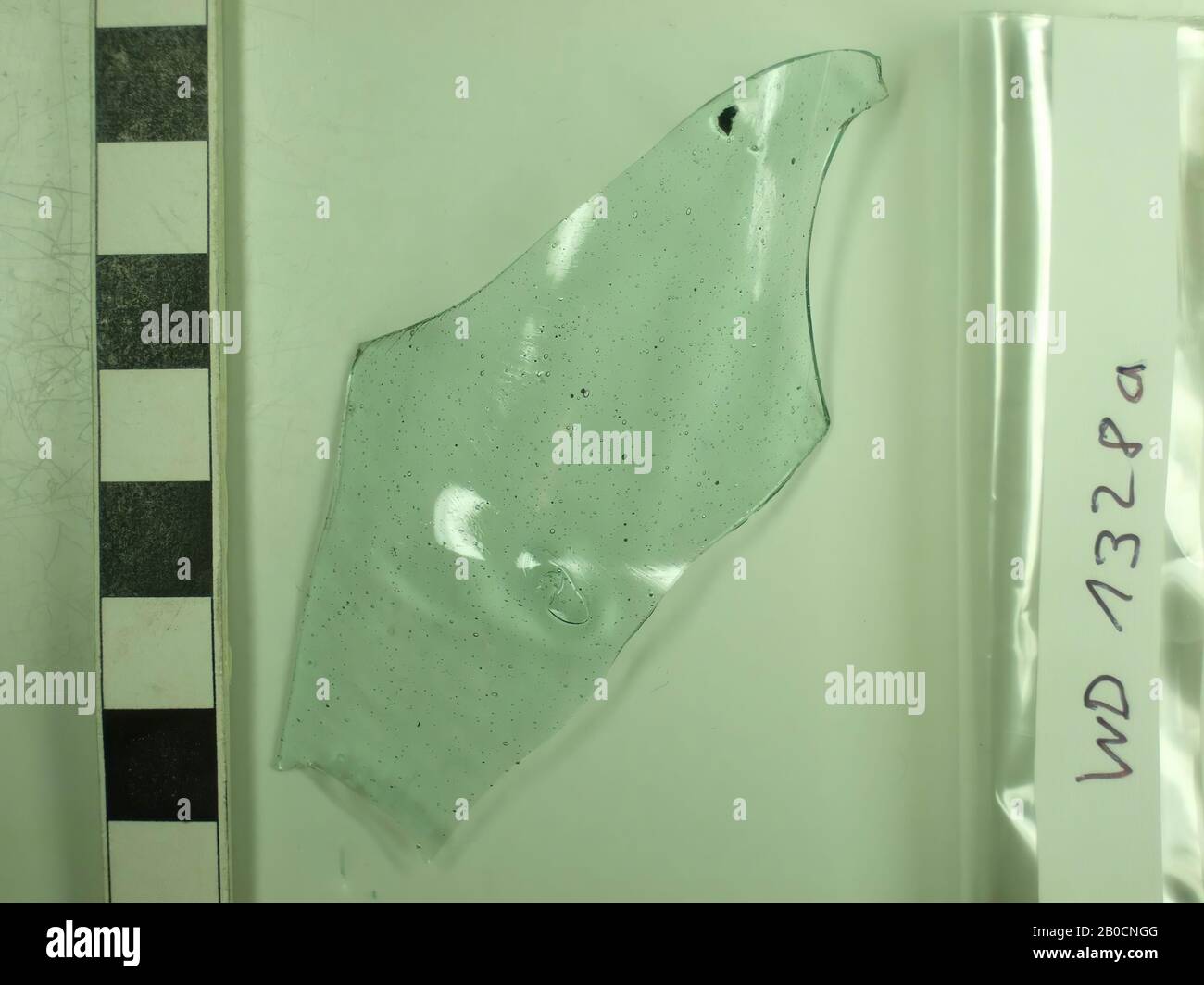 glass fragment, 1 fragment of wall (dimensions 7.9 x 4.15 cm ...