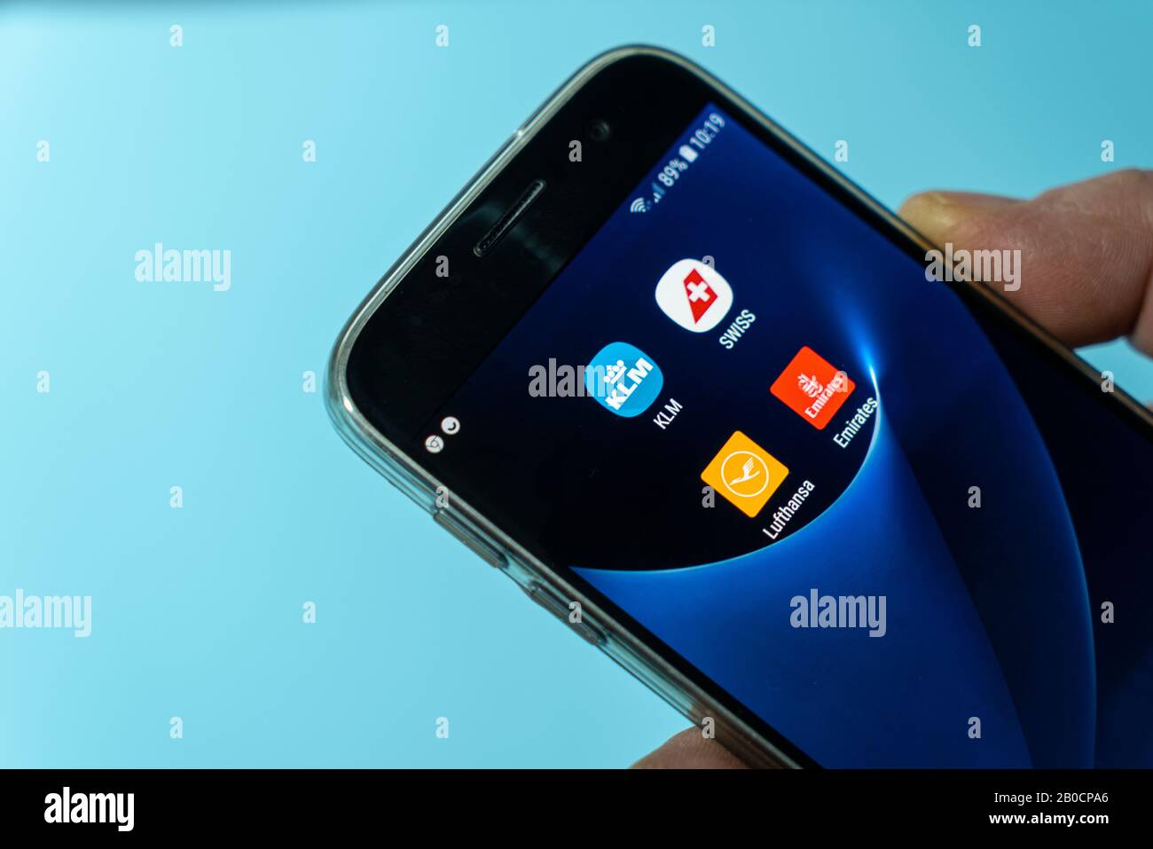 Hand phone apps screen hi-res stock photography and images - Alamy