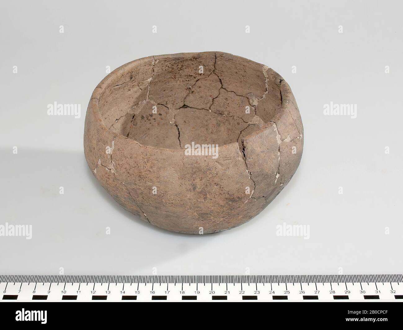 Roman pottery hi-res stock photography and images - Alamy