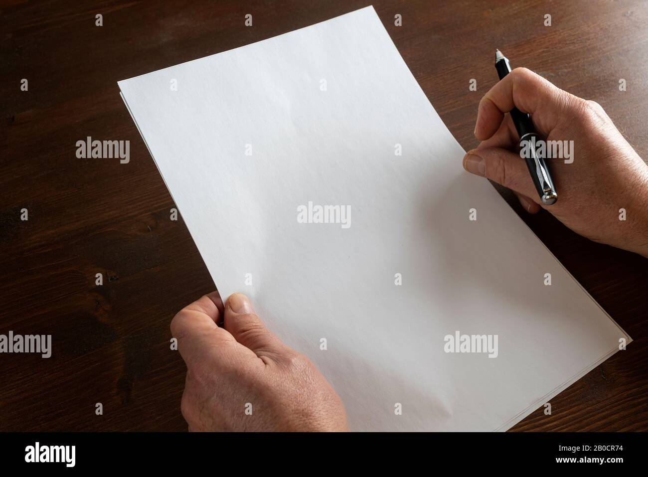 White sheet paper hi-res stock photography and images - Alamy