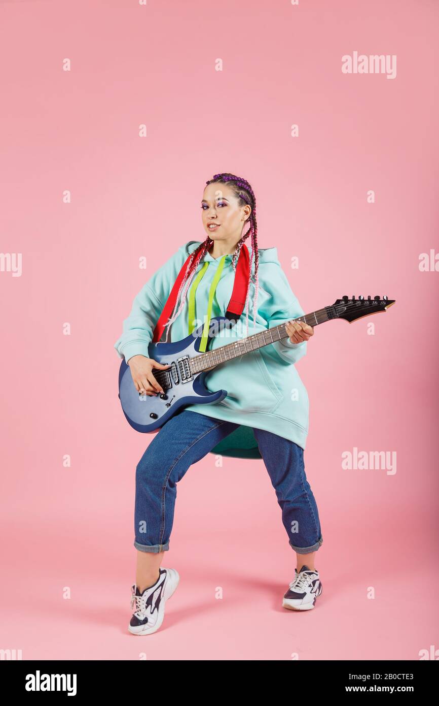 Young pink singer hi-res stock photography and images - Alamy