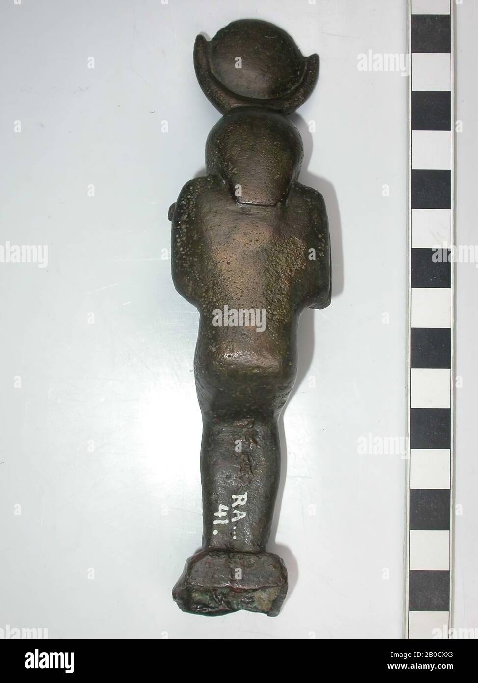 statue, Osiris-Aah, sitting, moon disk, crescent moon. Physically wrong ...