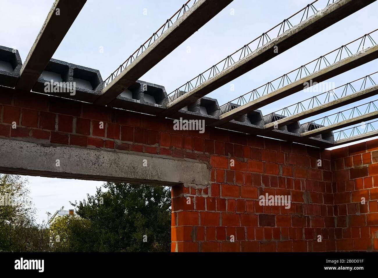 Construction of inter-storey floors during the construction of an ...