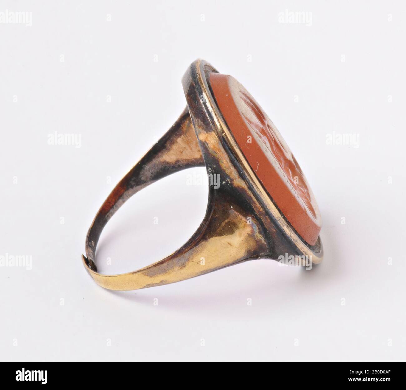 Vz: Leda, leaning back to the right with swan, ground line, gem ...