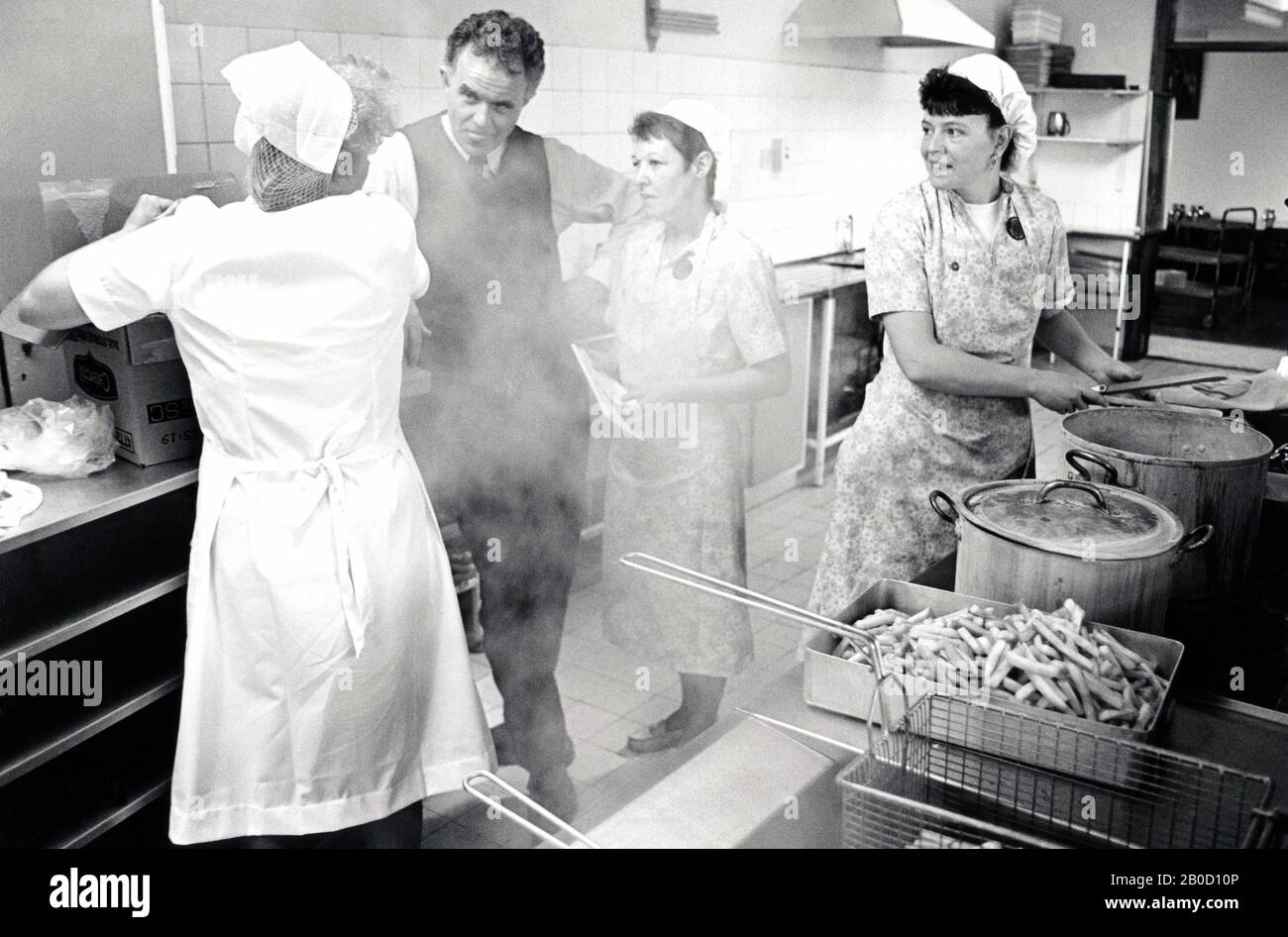 1990s kitchen uk hi-res stock photography and images - Alamy