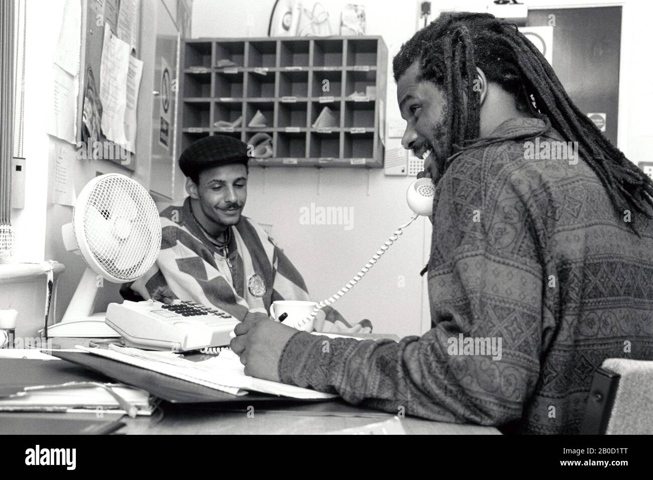 Uk office worker 90s hi-res stock photography and images - Alamy