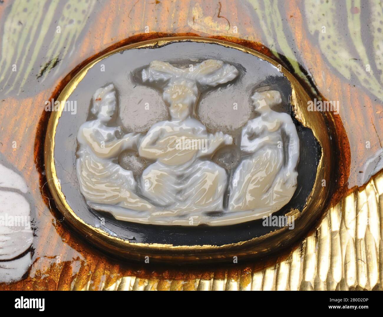 Vz: a front-facing figure has a lute in his left hand which he ...