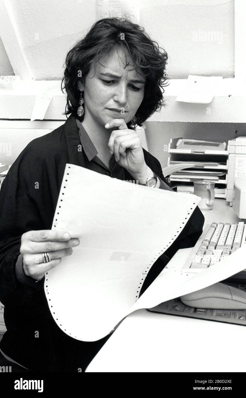 Uk office worker 90s hi-res stock photography and images - Alamy